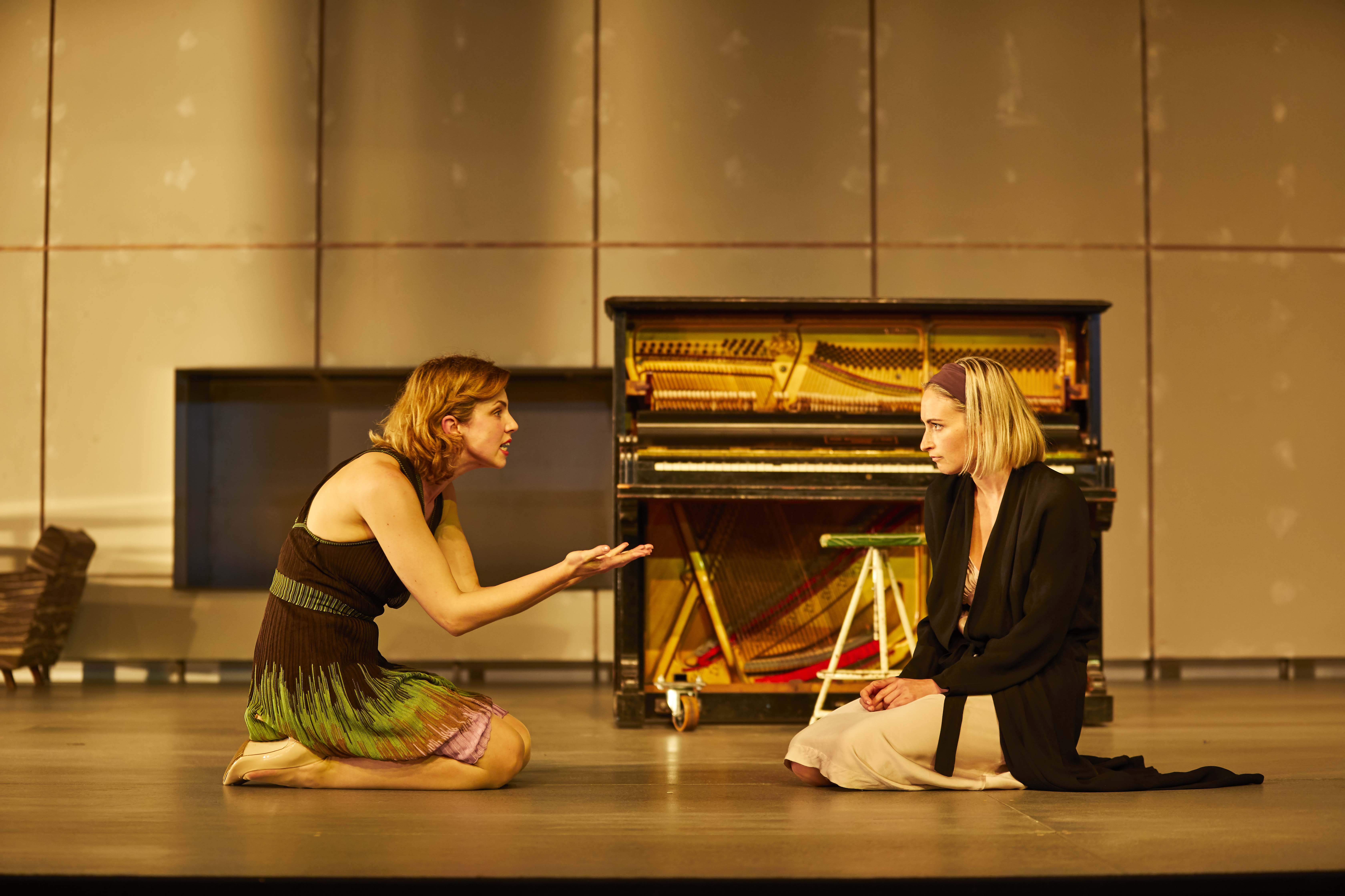 Hedda Gabler - Curve Theatre, Leicester