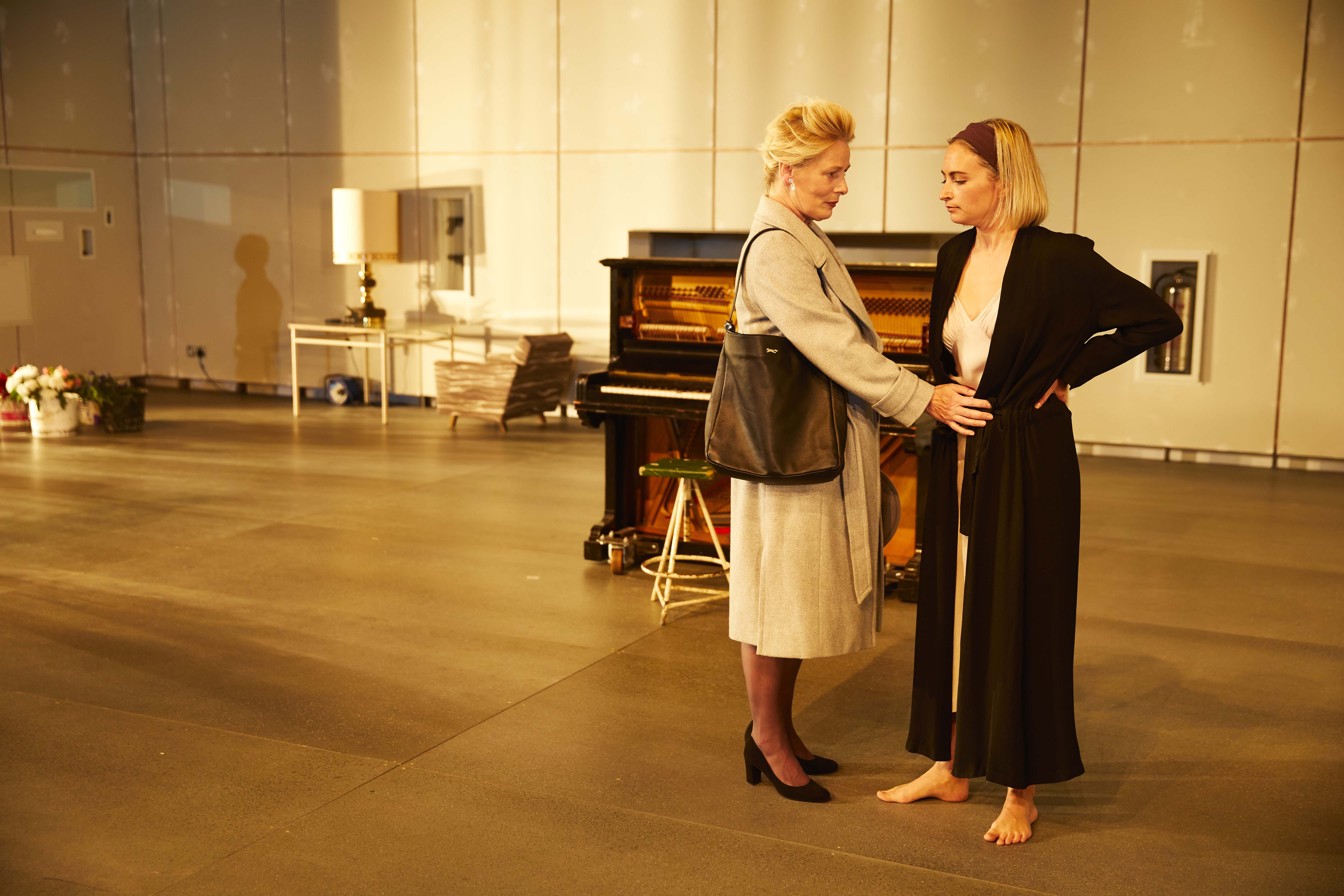 Hedda Gabler - Curve Theatre, Leicester